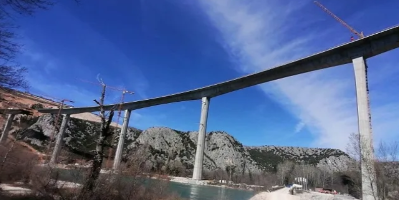Najveći most u BiH pukao, niko ne zna kako ga popraviti - PressMedia